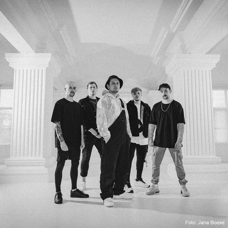 HALF ME: weiterer Song vom neuen Album "SOMA" | News | vampster - Dein ...