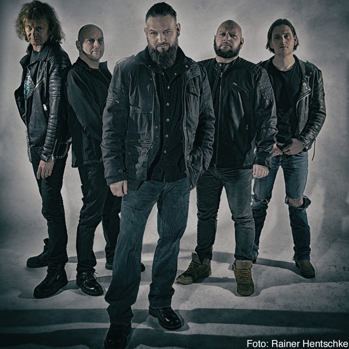 IVORY TOWER: Sänger verlässt die Band & letzter gemeinsamer Video-Clip ...